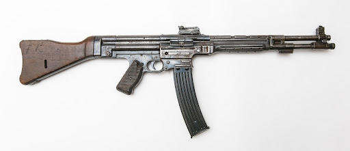 A 7.92-mm Mkb.42 (H) Schmeisser submachine gun, Germany. — Google Arts ...