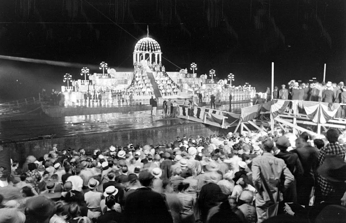 Cotton Carnival Memphis - Alfred Eisenstaedt — Google Arts & Culture