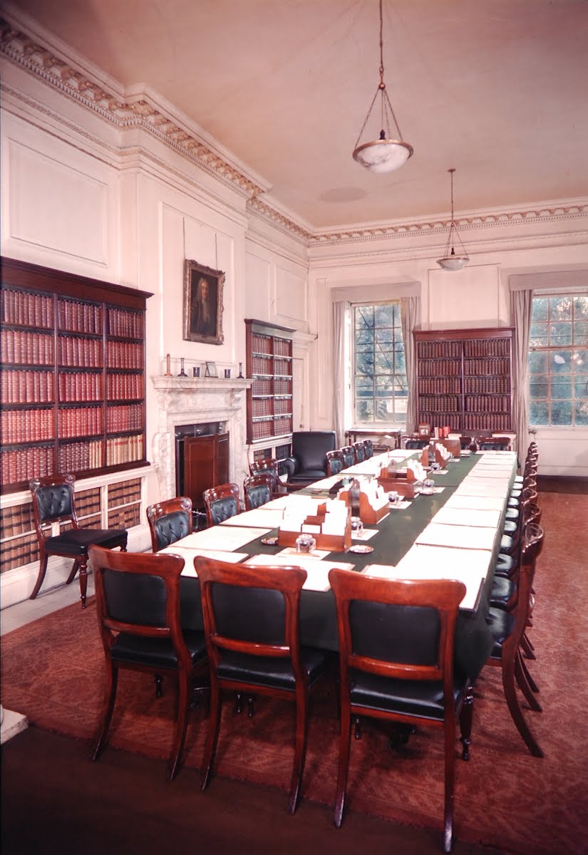 Take a tour through the historic rooms of 10 Downing Street - 10 ...