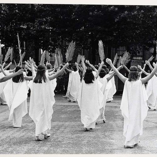 Het Maagdenkoor uit Tongeren tijdens de Heiligdomsvaart, Oscar van ...